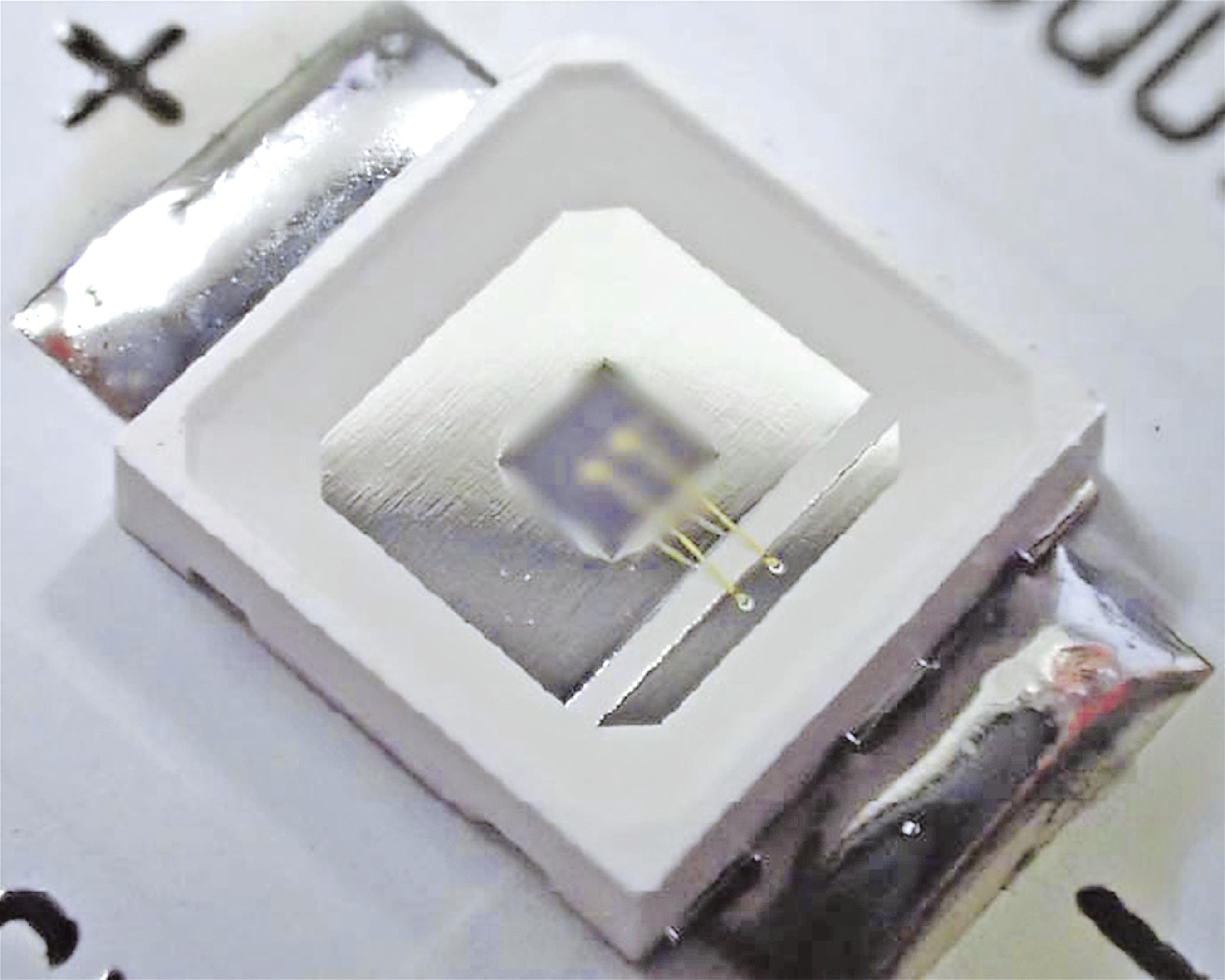 近赤外LED搭載の電子部品／DOWAエレクトロニクスが発売／世界トップクラスの高出力 | 日刊鉄鋼新聞 Japan Metal Daily