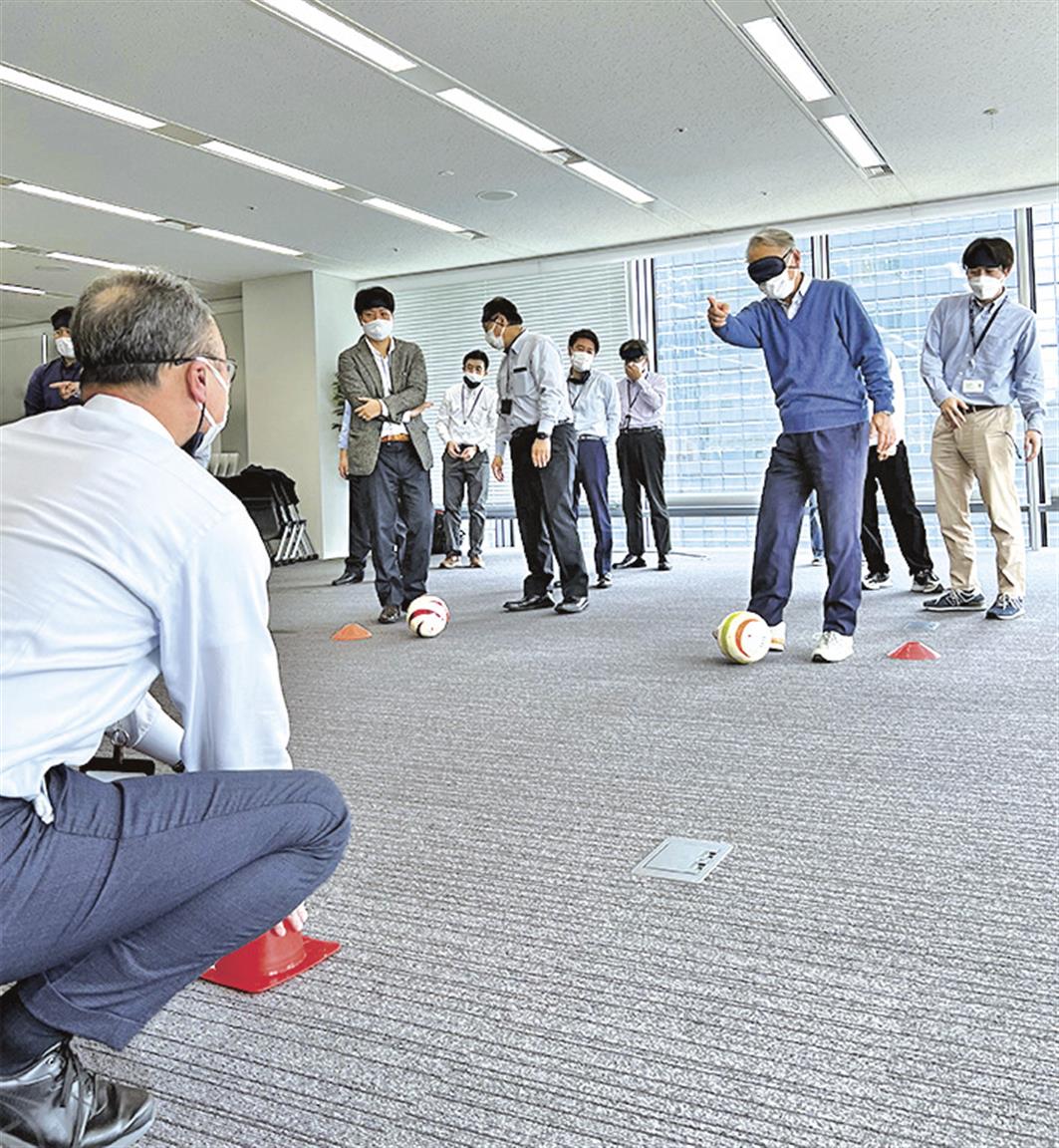 UACJ／本社でブラインドサッカー体験会／石原社長らがダイバーシティに理解深める | 日刊鉄鋼新聞 Japan Metal Daily